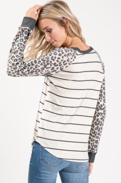 *PVM* Sienna Leopard Top (Oatmeal) – Aspen Lace Boutique